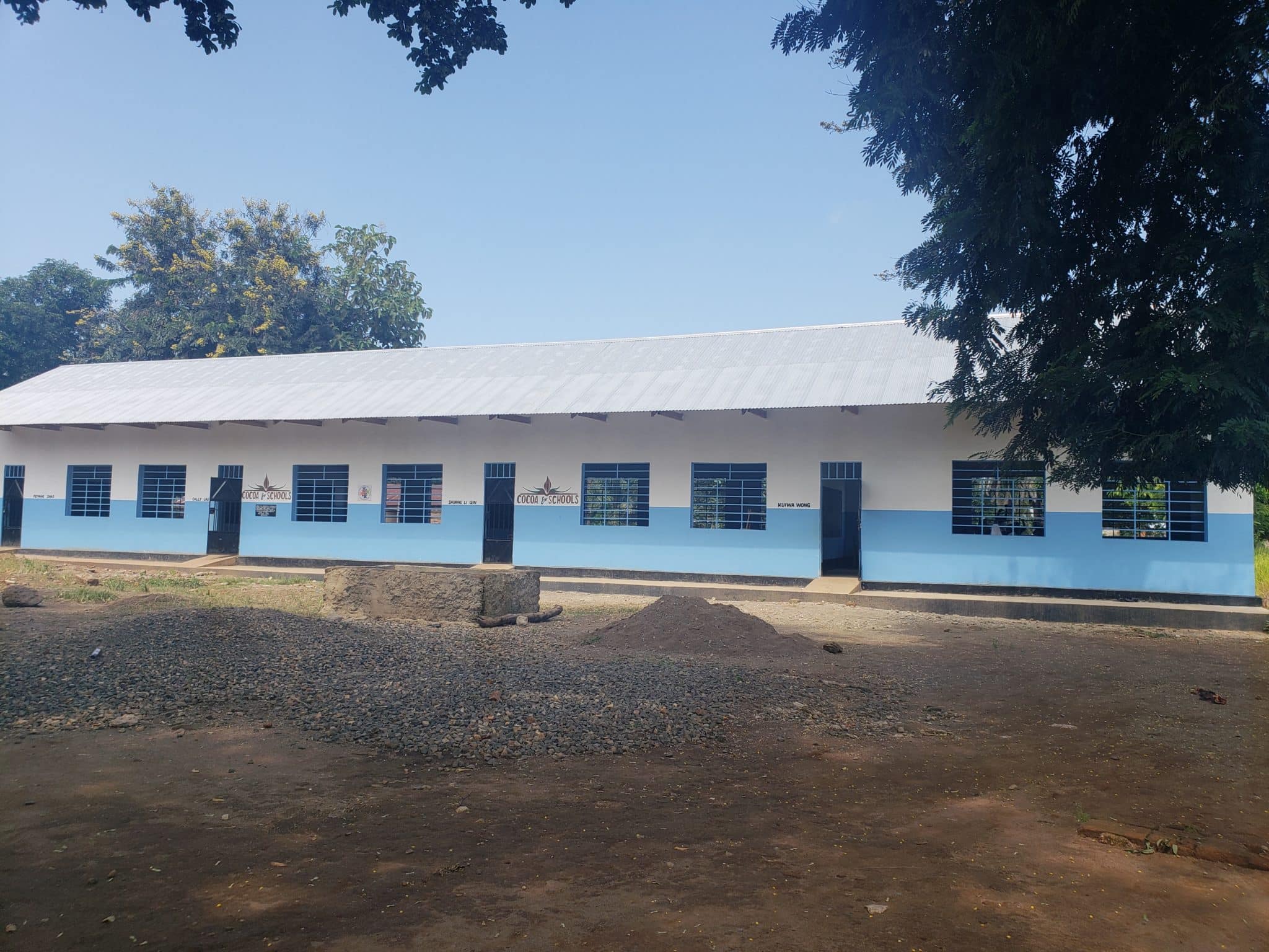 Hop4kids and Cocoa for Schools celebrate the new building built at ...